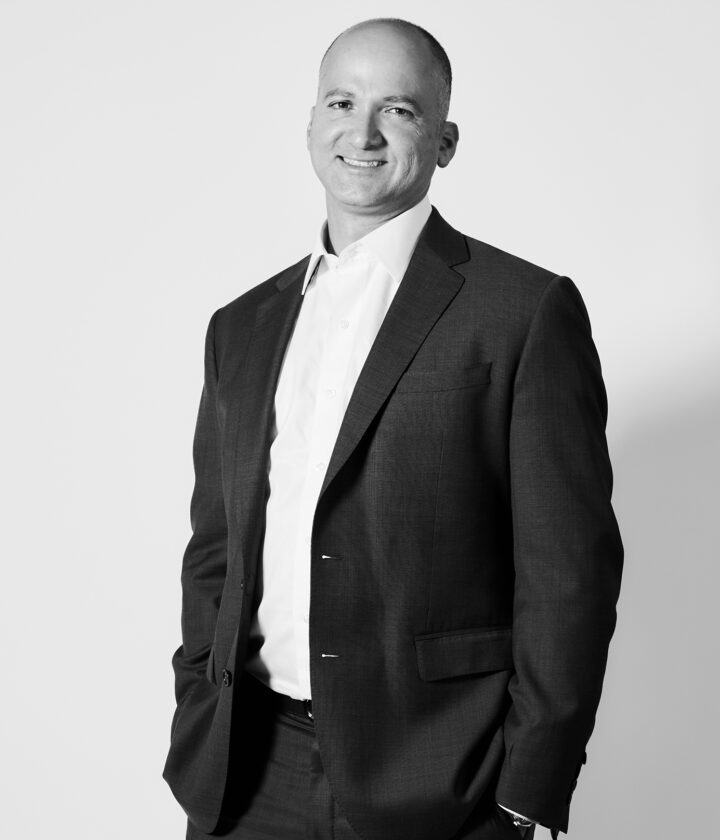 Sage_LA_Farin_headshot_